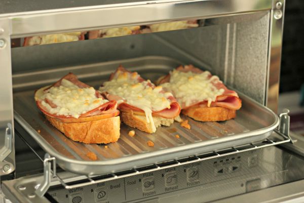 Toasted Ham and Apple Open-Faced Sandwiches - Clever Housewife