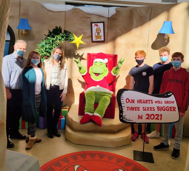Holiday Pictures at the Grinch’s Grotto: Westfield Galleria Mall ...