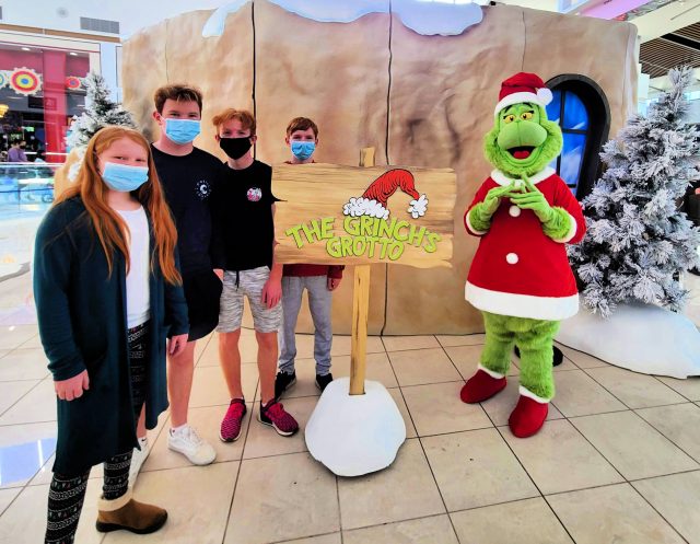 Holiday Pictures at the Grinch's Grotto: Westfield Galleria Mall ...